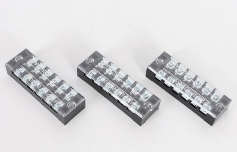 Terminal block 12 volts 4 to 10 terminals 50 amperes - Discount AutoSport